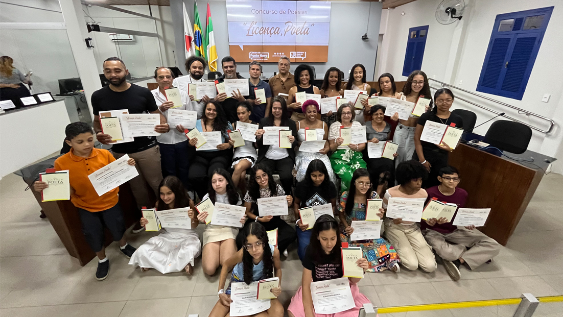 Câmara Municipal inaugura obras e premia autores de poesias