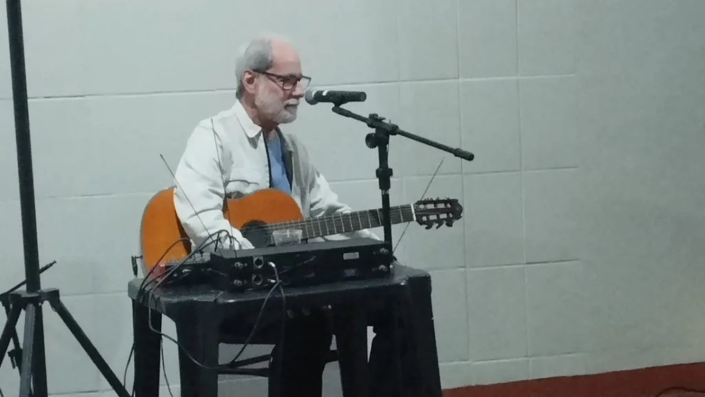 Sandra Amora lança seu 4º livro em Ponte Nova